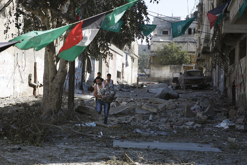 In photos: Gaza families return home to horror and devastation | The ...