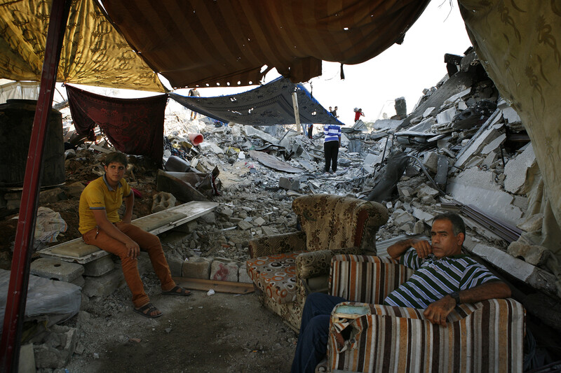 In photos: Gaza families return home to horror and devastation | The ...