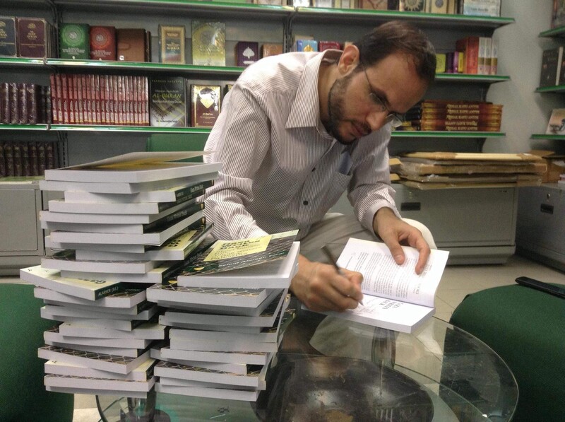 Remembering Refaat Alareer, one month on | The Electronic Intifada